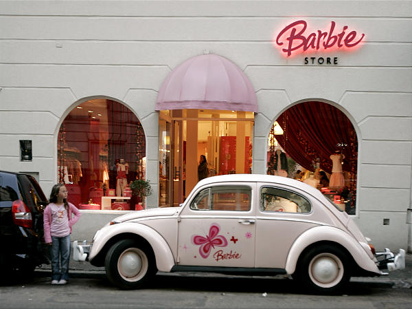 Shops of Barbie dolls | Una vitrina llena de tesoros (Barbie blog)