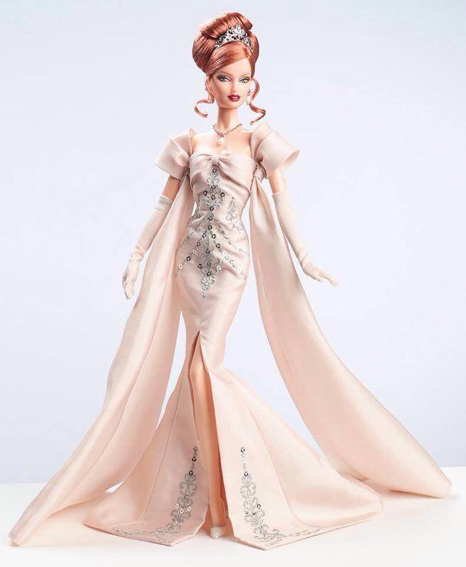Roman Pink Holiday Barbie Doll, la muñeca oficial de la Roma Fashion ...