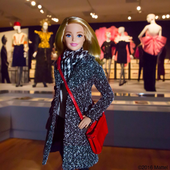Barbie homenajea a Yves Saint Laurent | Una vitrina llena de tesoros ...
