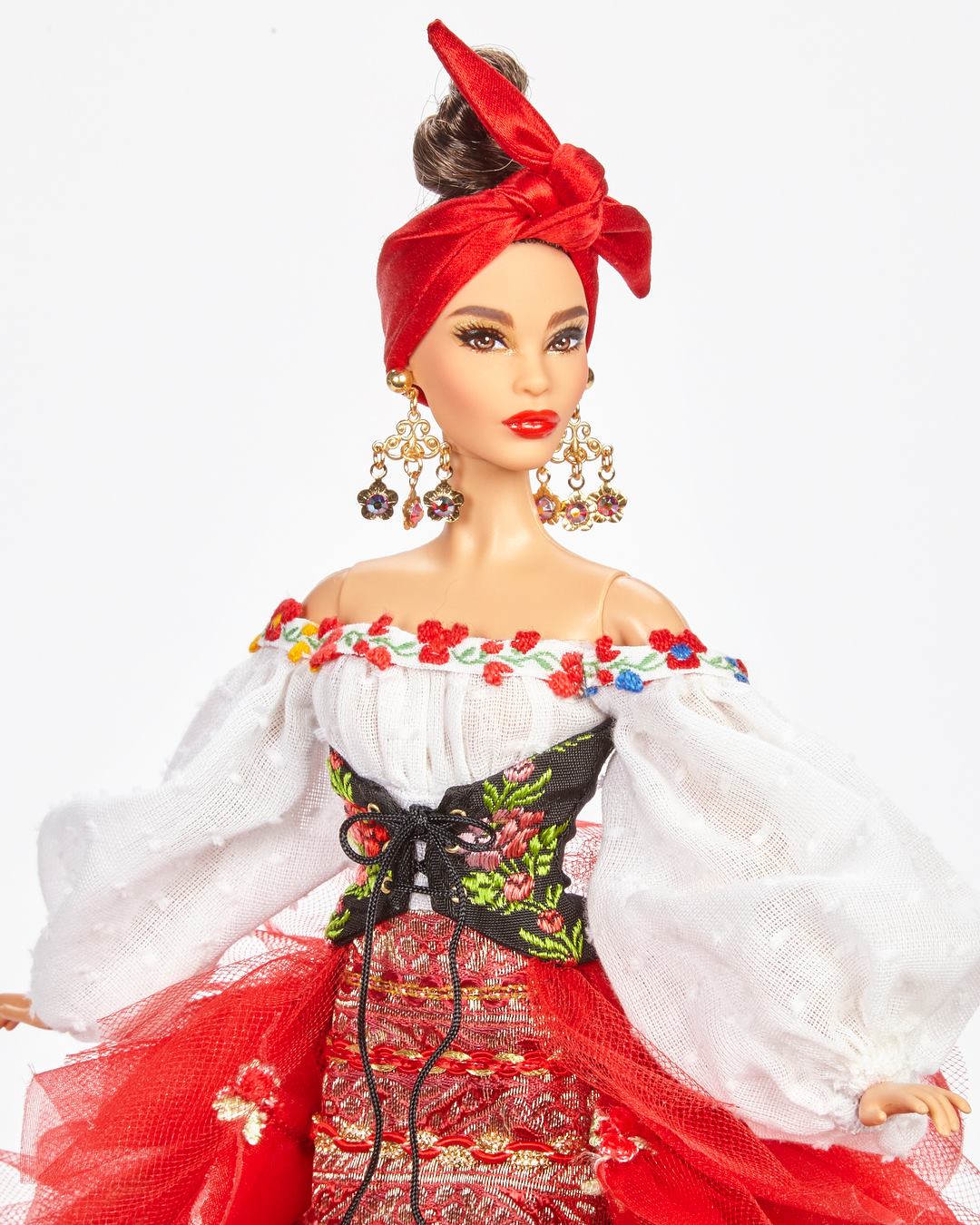 Diana, la última Barbie OOAK de Linda Kyaw | Una vitrina llena de ...
