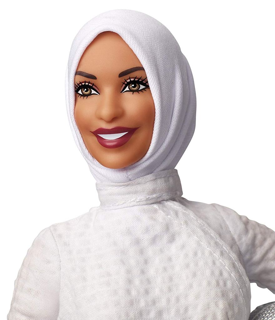 La Barbie de Ibtihaj Muhammad | Una vitrina llena de tesoros (Barbie blog)